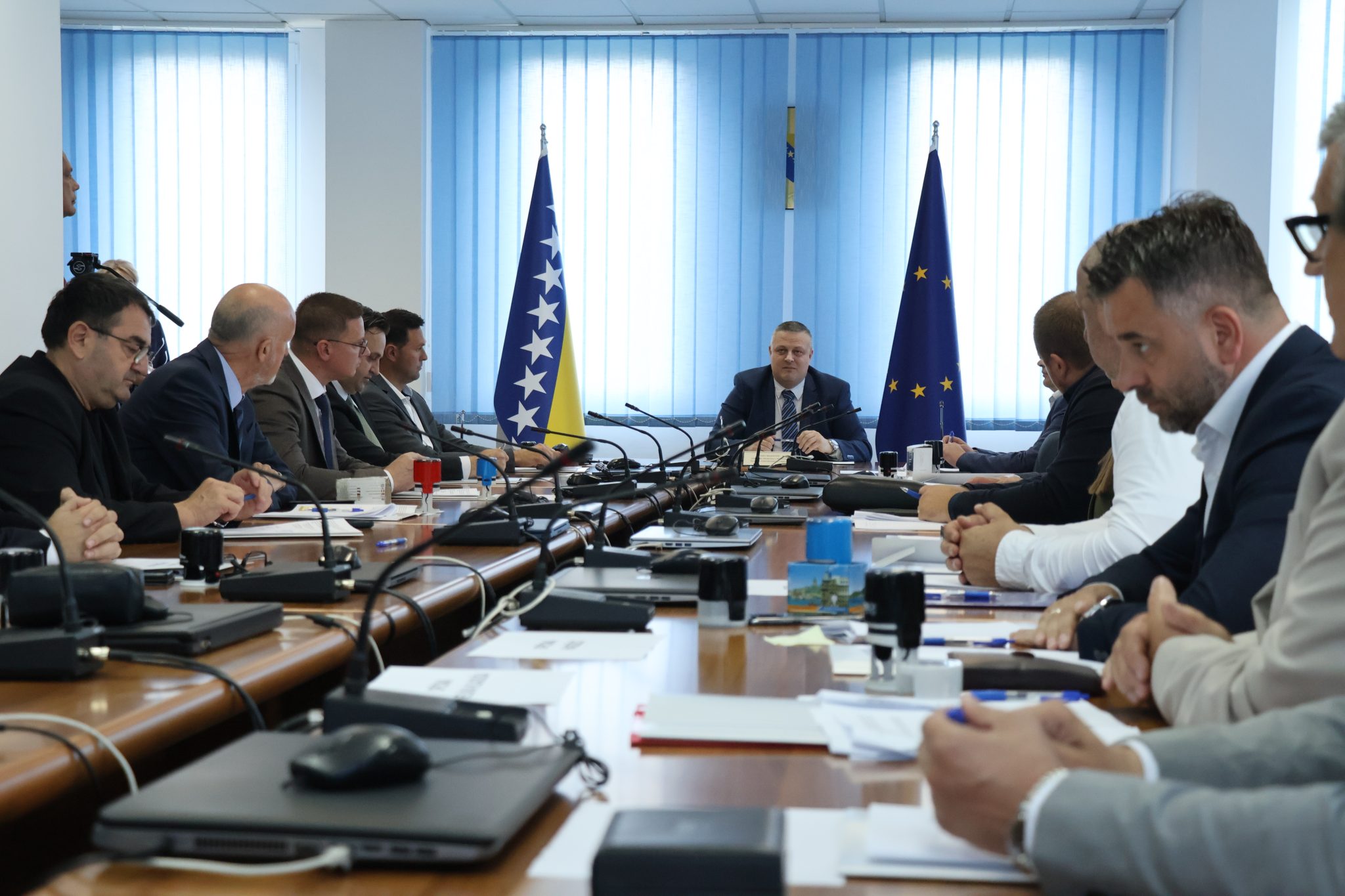 Jačanje lokalne privrede: Mijatović potpisao ugovore s 21 zajednicom za ...