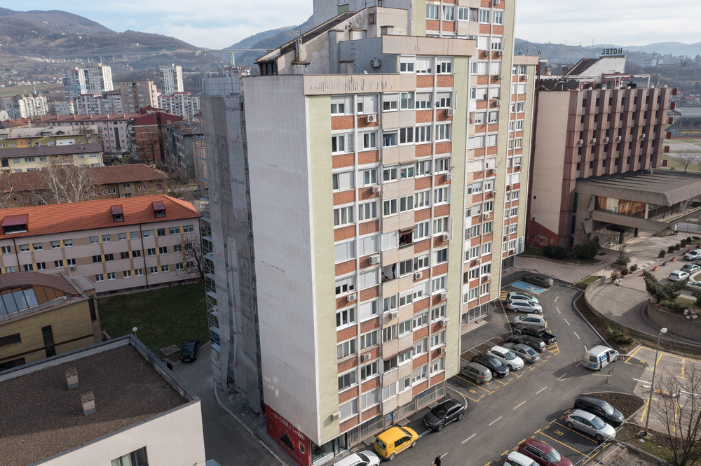 Zgrada u Zenici dobila novu energetski efikasnu fasadu: Zime i ljeta ...
